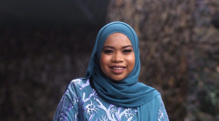 Ayu Damit Akhirnya Pilih Kerja tetap