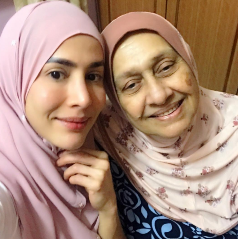 Zahida Rafik Dipuji Manis Bertudung