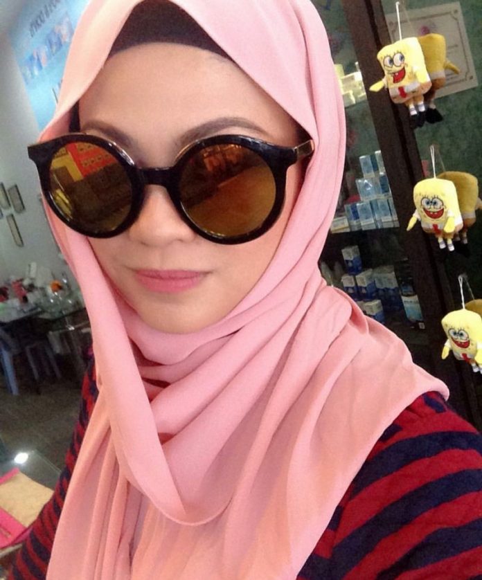 Zila Seeron Kini Kembali Berhijab