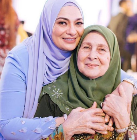 Di Sebalik Sepasang Mata Cantik Ibu Neelofa, Datin Noor Kartini Kongsi ...