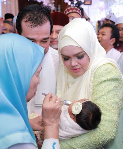 [GAMBAR] Sekitar Majlis Maulid Nabi, Akikah & Tahnik Anak Siti Nurhaliza