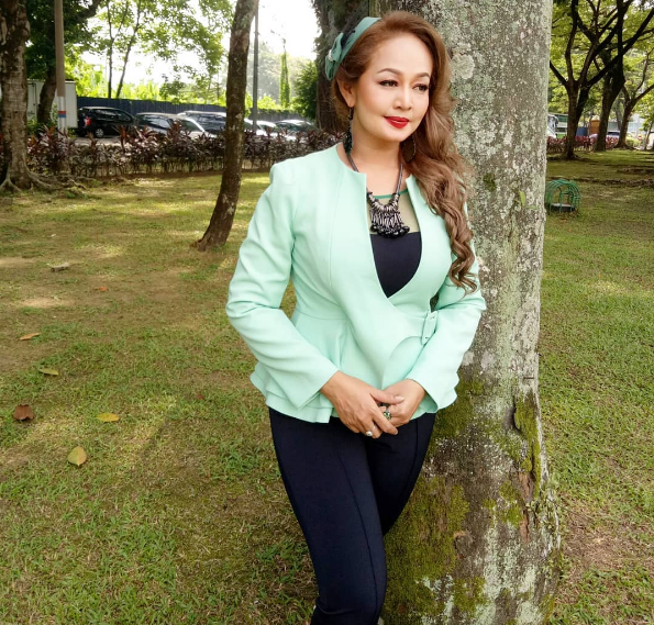 [GAMBAR] Apa Rahsia Cantik, Awet Muda Jasmin Hamid Ni?