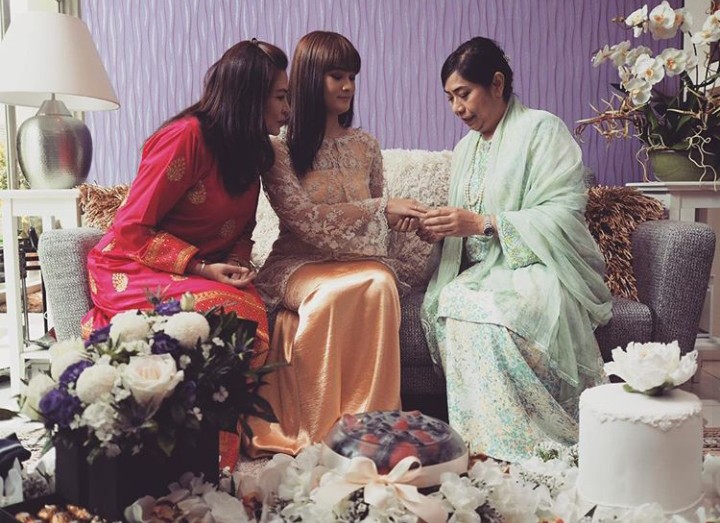 'Throwback' Filem Tentang Bulan, Fatin Afeefa Swafoto Dengan Nik Adruce ...