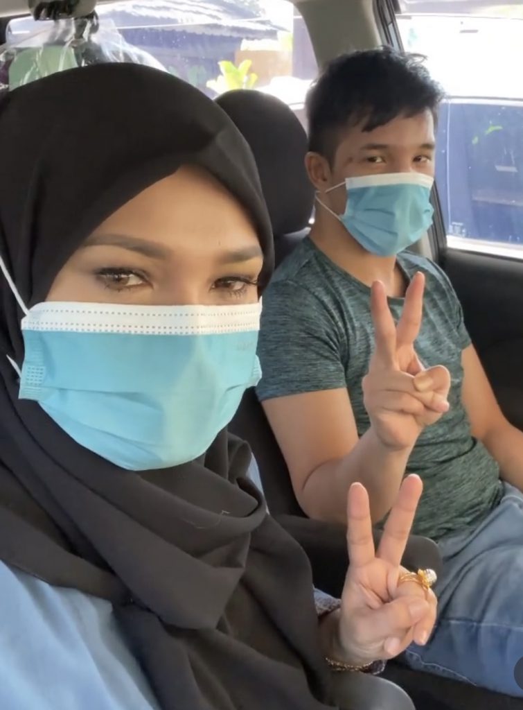 “Hari Ini Birthday Azal & Azil Yang ke-25, - Azal Pula Melompat Keluar ...