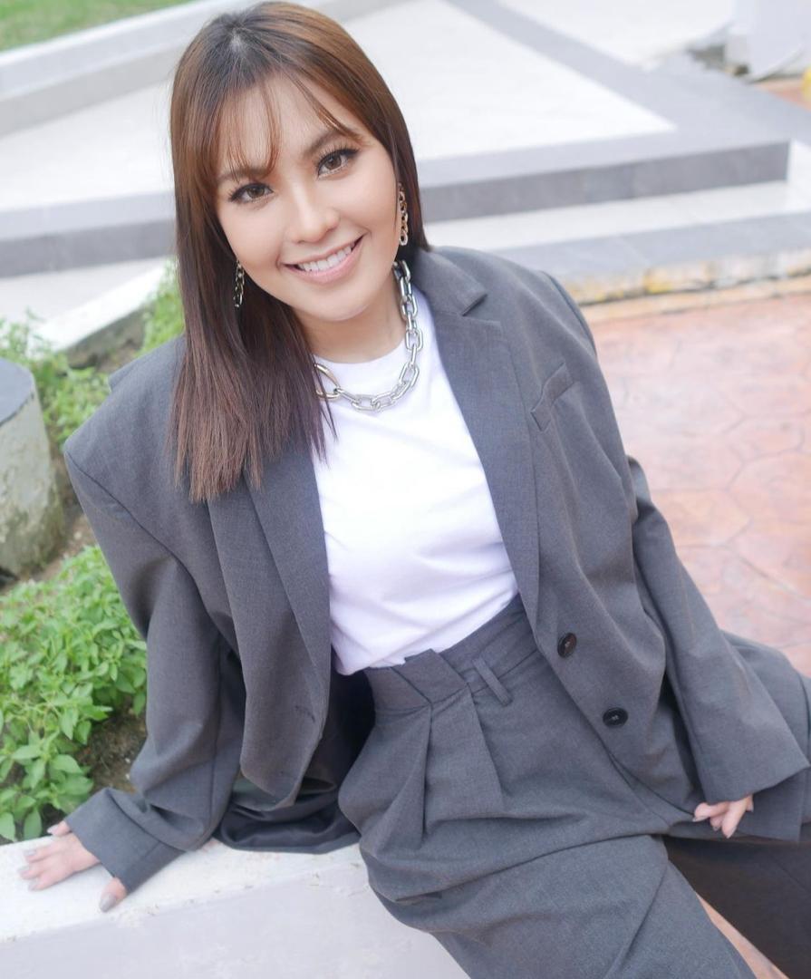 Kembali Jadi Pengacara, Janna Nick Kini Hos Banteras Covid-19 Di TV1 ...