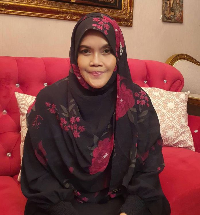 Dedah Kisah Kahwin Suami Baru 16 Tahun Dulu, "Dulu Saya Ada MySpace, Menantu Yang Buatkan ...