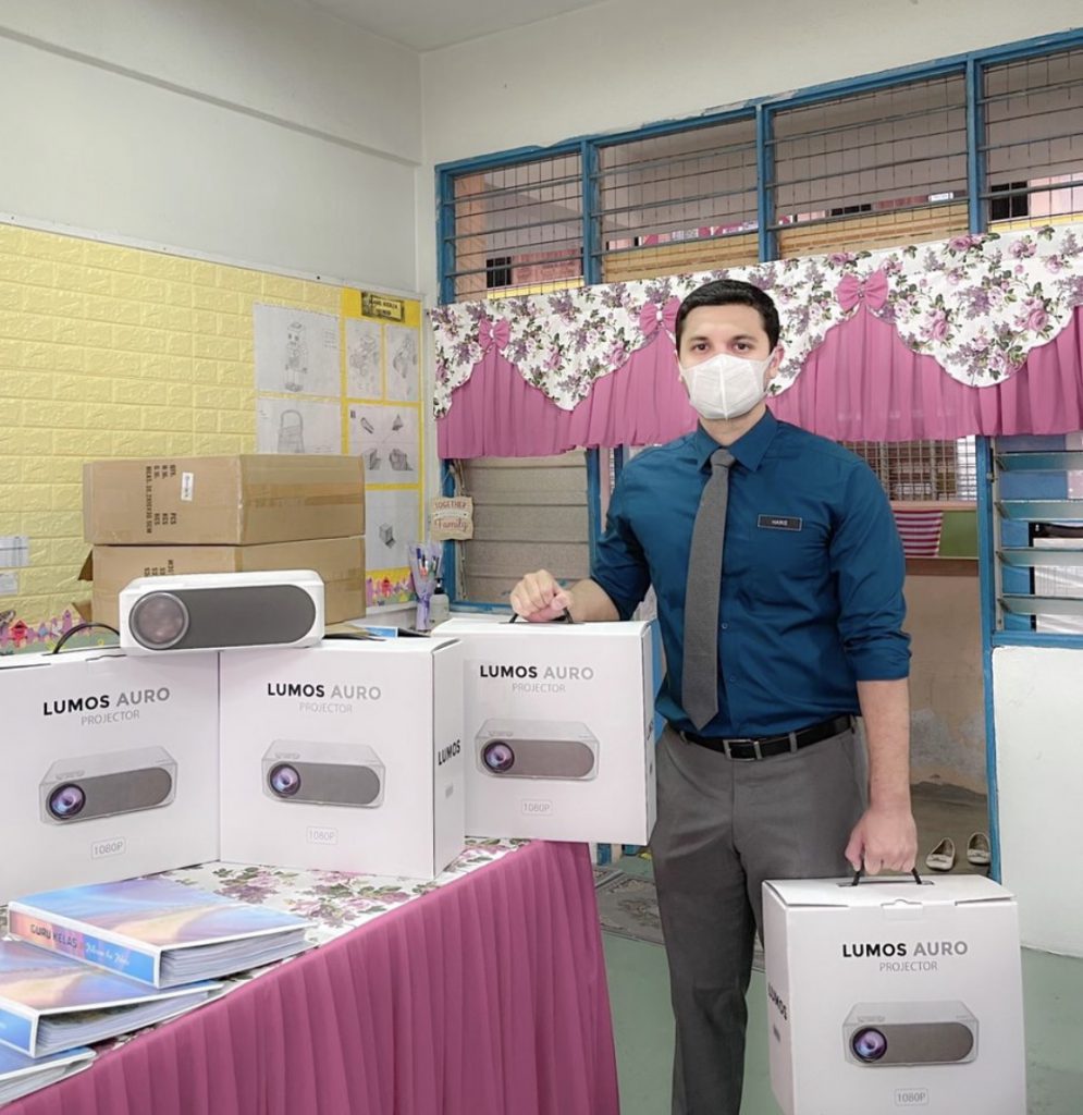 Lima Projektor LCD RM15,000 Disumbang Kepada Sekolah, Inisiatif Murni ...