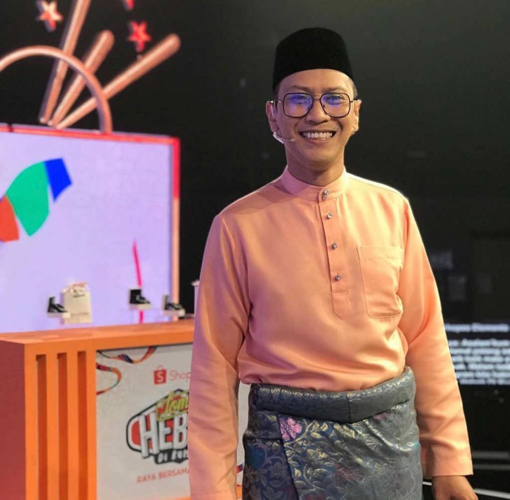 "Sejak Bujang, Bercinta, Tunang, Kahwin Hingga Anak 5...," - Lebih 2 ...