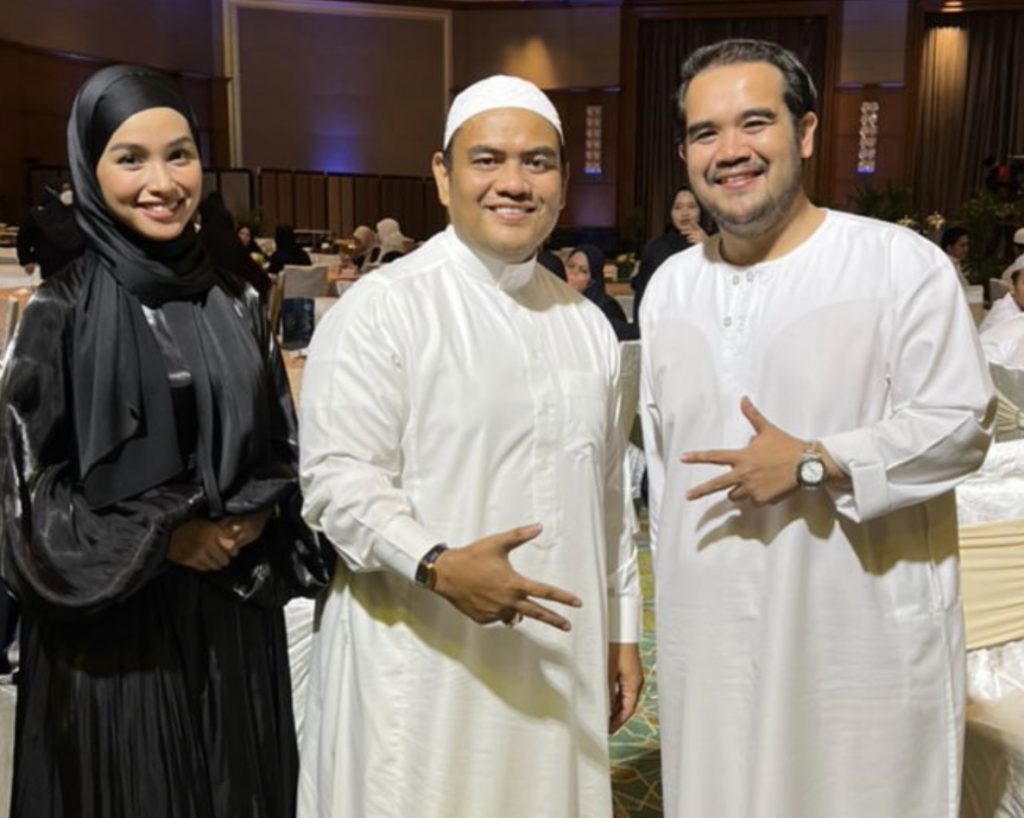 “Tak Payah Pakai Tudung Kalau Nak Tayang Betis…”- Gara-Gara Pakai Skirt ...