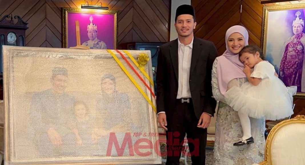 "Kenangan Ini Amat Bernilai Buat Patik Sekeluarga,” - Fazura, Fattah Terima Hadiah Potret ...