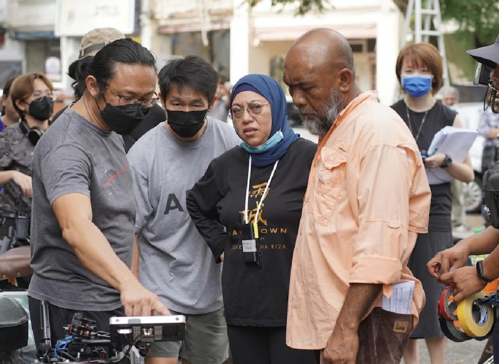 Gandingkan Chew Kin Wah & Susan Lankaster, Tunku Mona Riza Sahut ...