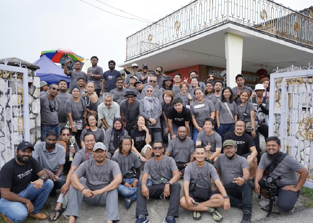 Gandingkan Chew Kin Wah & Susan Lankaster, Tunku Mona Riza Sahut ...