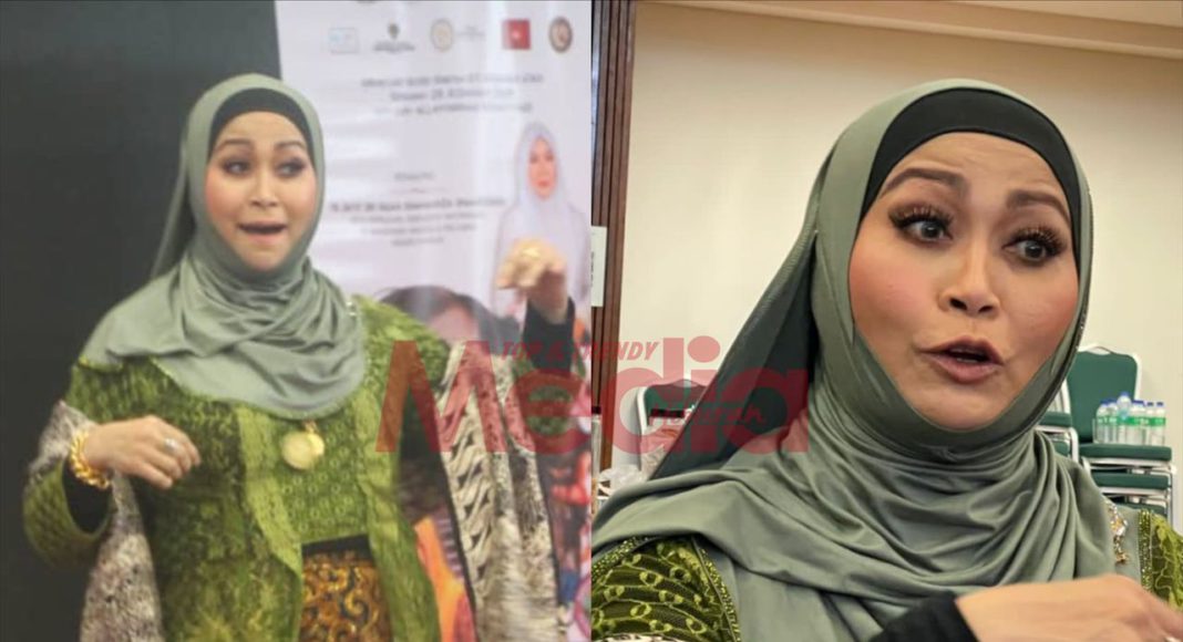 Lepas 30 Tahun Tak Pernah Pakai Kebaya, Liza Abdullah 'Langgar Pantang ...