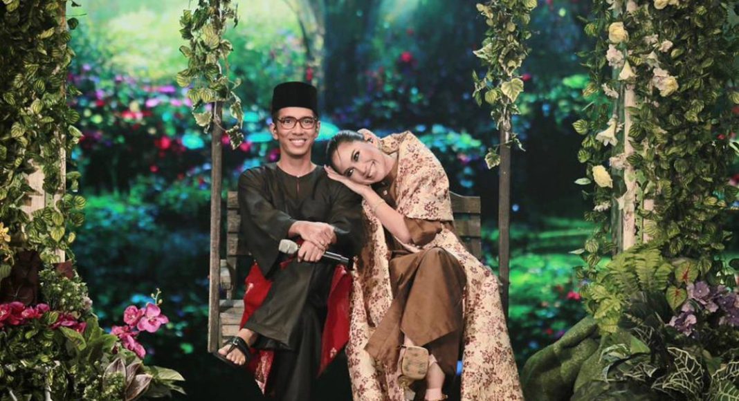 “Tarik Diri Ke? Apa Dah Jadi?,” - Tiada Dalam Gambar Poster Famili Duo ...