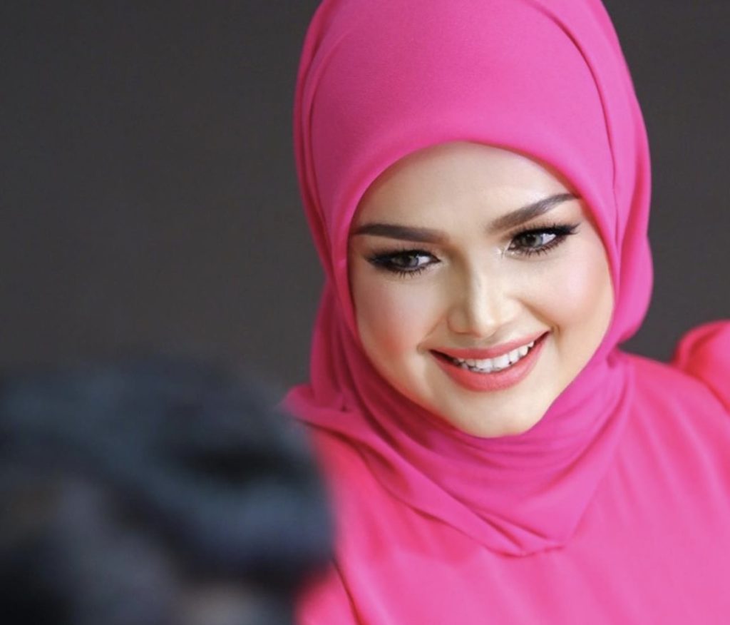 Azah Aziz Throwback Zaman Sertai Dewi Remaja 30 Tahun Lalu, Ucap Good ...