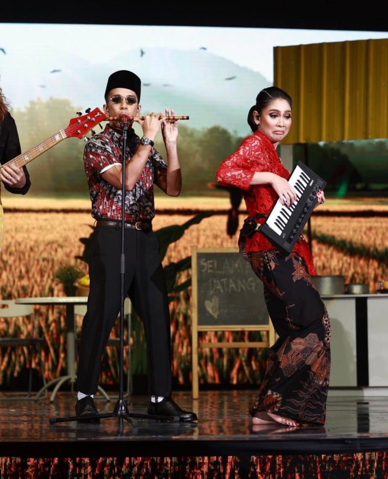 “Tarik Diri Ke? Apa Dah Jadi?,” - Tiada Dalam Gambar Poster Famili Duo ...