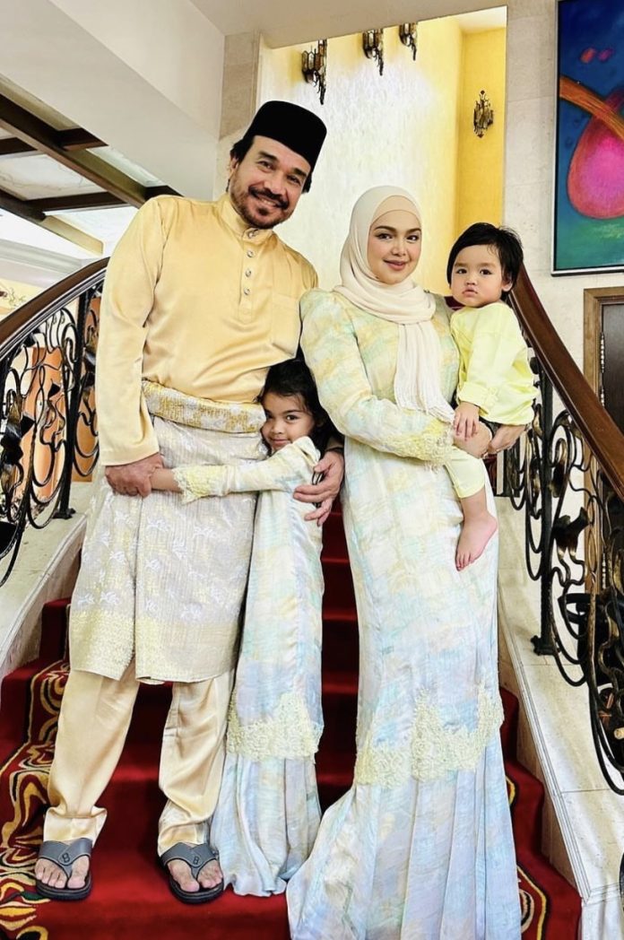 [GAMBAR] Separuh Hari Syawal Pertama, Lihatlah #OOTD Raya Artis Kita ...