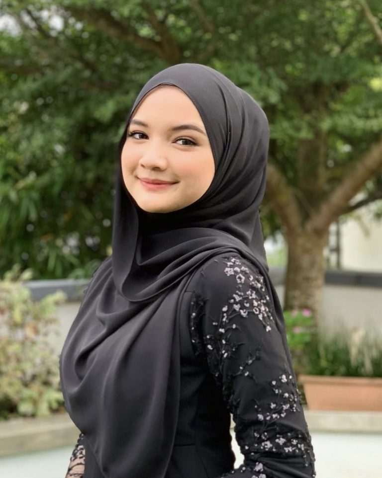 Anak Bongsu Allahyarham Azmil Mustapha & Baru Berusia 22 Tahun, Imej Baru Alya Iman Jadi Sorotan