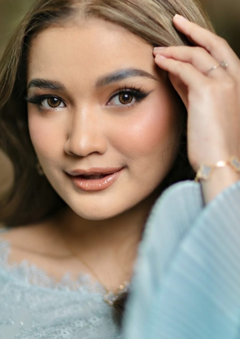 Anak Bongsu Allahyarham Azmil Mustapha & Baru Berusia 22 Tahun, Imej ...