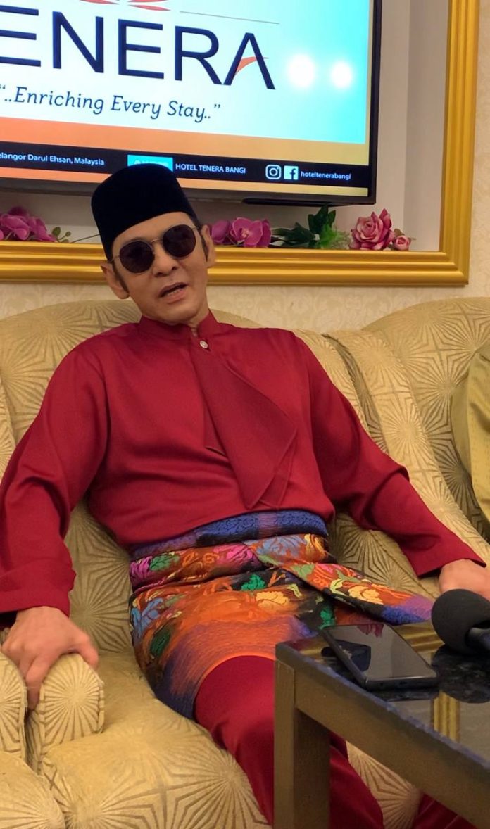 Tini 3R Kini Bergelar Doktor Falsafah Dalam Bidang Komunikasi - Media ...