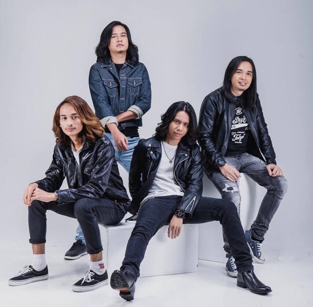 “3 Tahun Kami Tenggelam, Itu Masalah Label,” - Kristal Dihalang Bikin ...