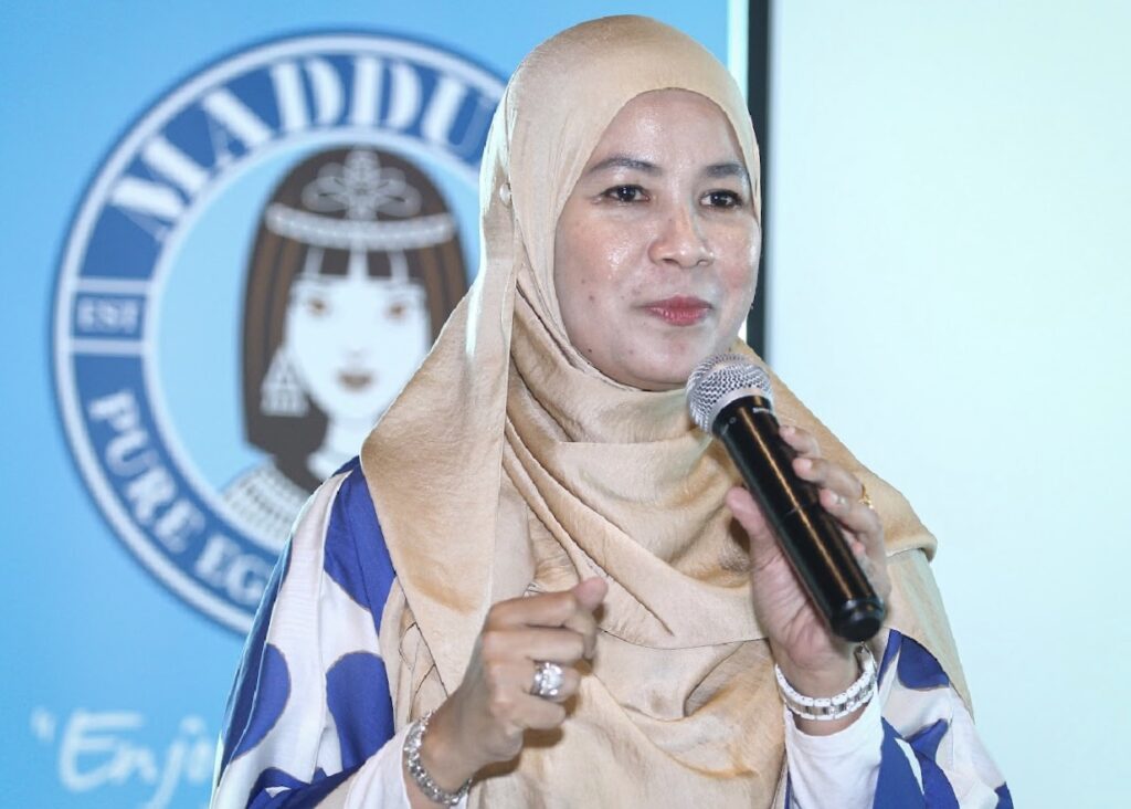 "Saya Perlulah Hormati Majlis...," - Berhijab Waktu Jadi Pengacara ...