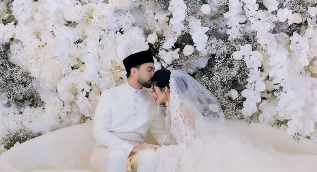 "Pasangan Helok Baju Melayu Bersongkok," - Busana Nikah Serba Putih Afifah Nasir 'Pancing ...