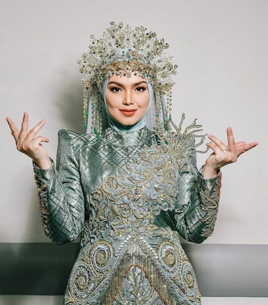 “Datuk K Beri ‘Thumbs Up’, Kata Cantik,” - Ezuwan Ismail Reka Baju ...